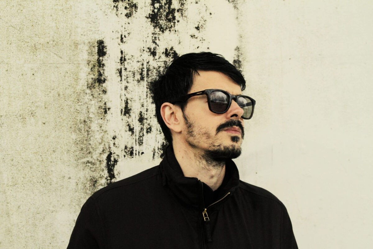 REIS presentó su primer álbum "Pies al Camino"