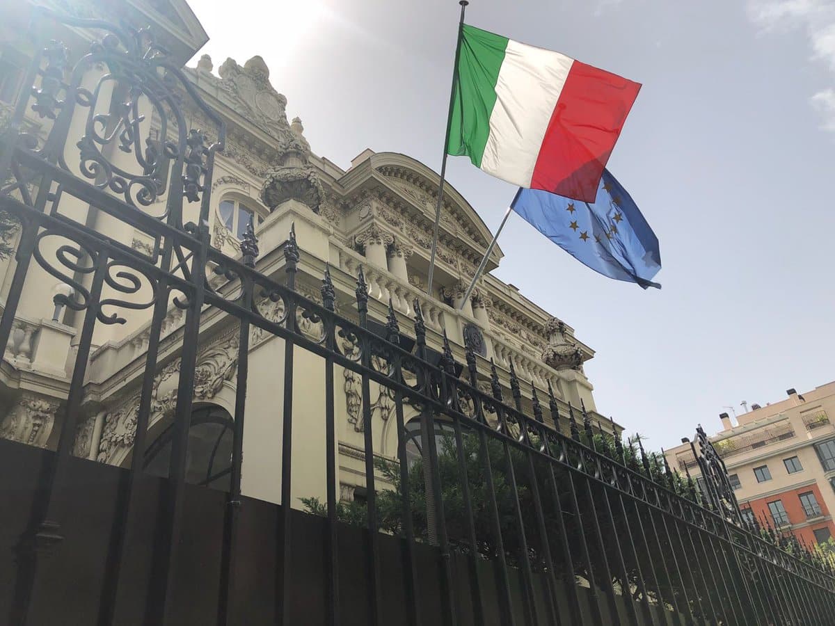 Consulado italiano actualiza precios emisión de pasaportes