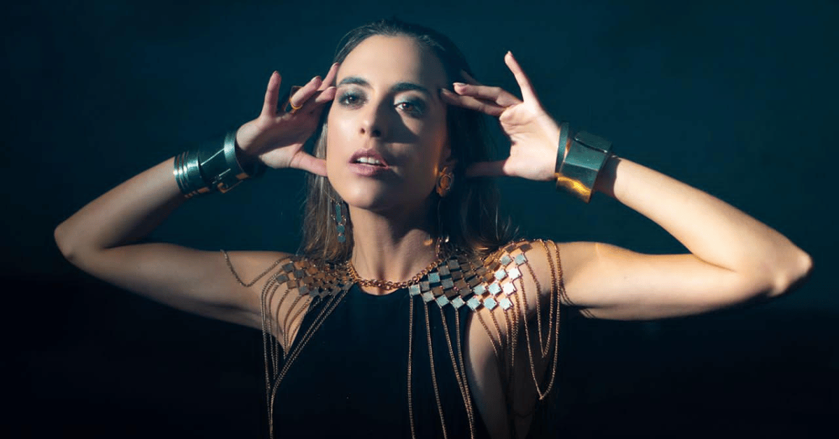 Katherine Coll estrena su tema "Baila"