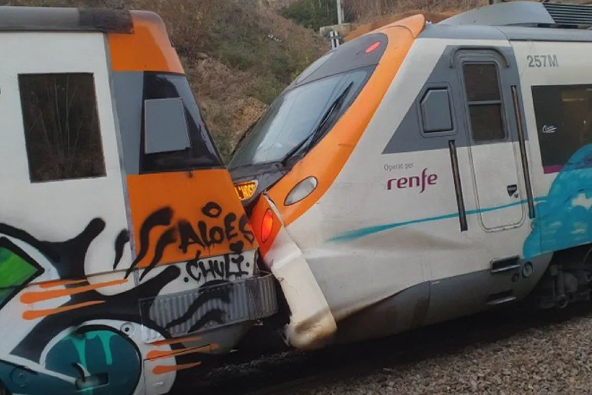 Colisión de dos trenes en España deja 155 personas heridas - Mundo UR ...