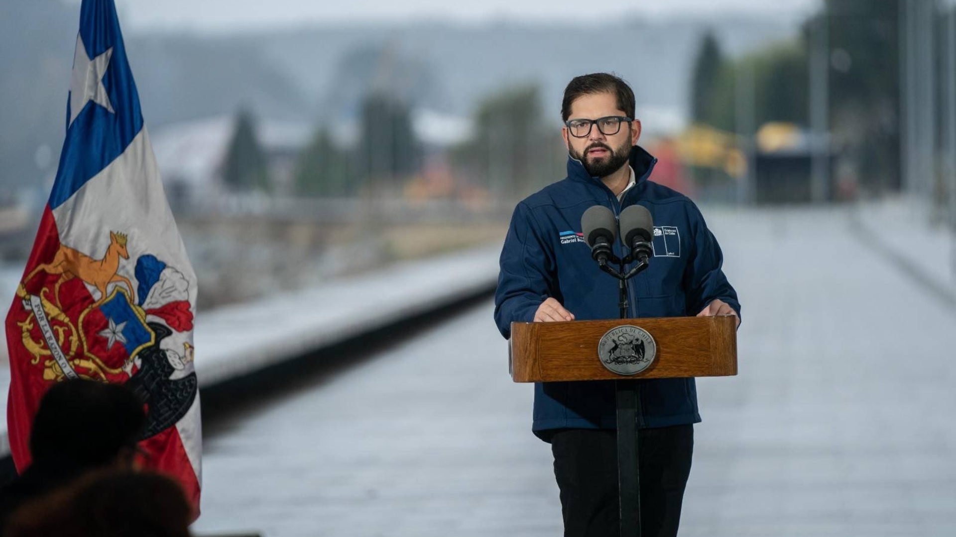 #Viral | Esta es la "travesura" que dejó atrapado a Gabriel Boric en Chile