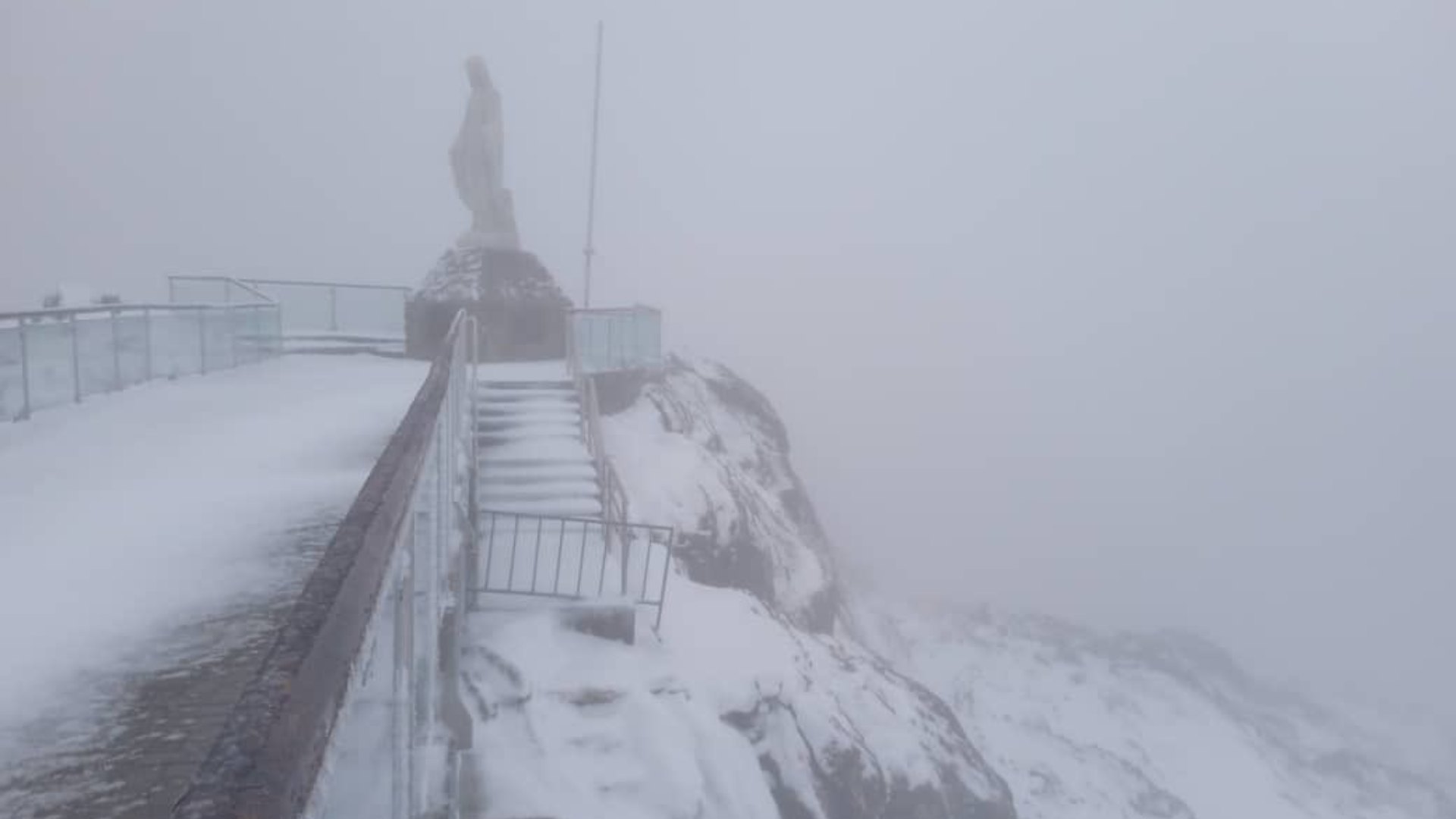 El Pico Espejo en Mérida regaló un espectáculo de nieve a los ...