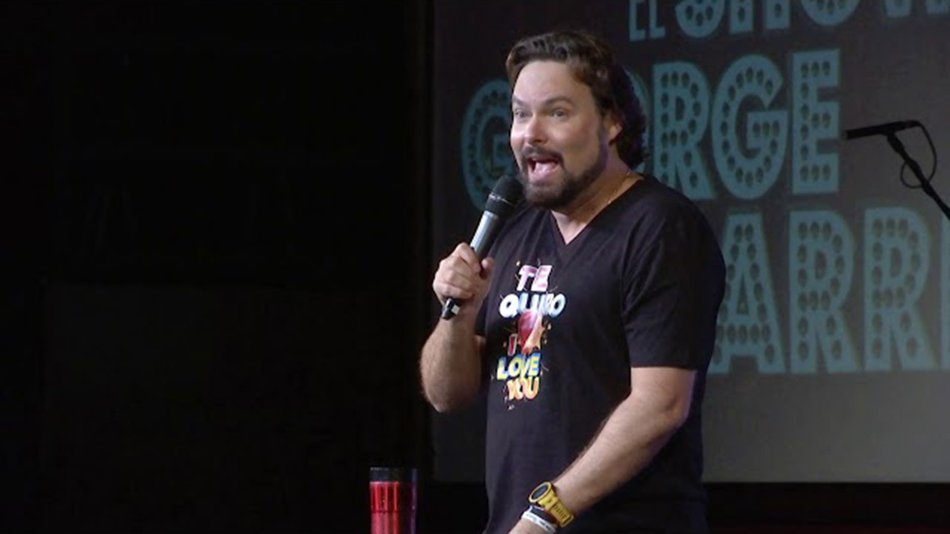 George Harris y con qué coge tema para hacer humor