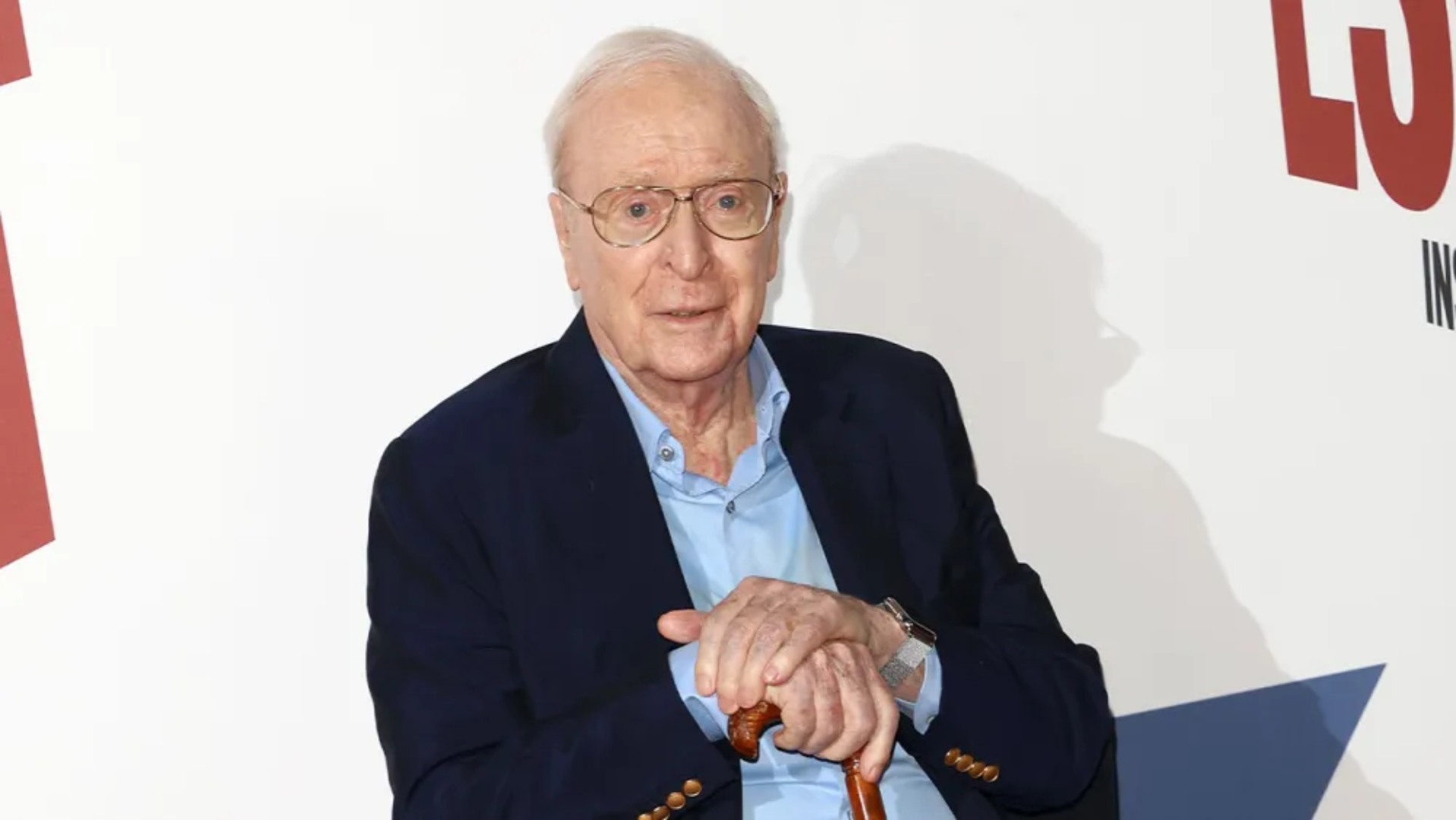 Michael Caine anunció el retiro oficial de la actuación a sus 90 años