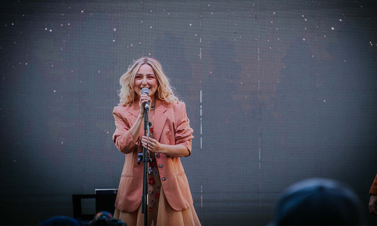 Colibrí y Steffania Uttaro presentan su colaboración “Anhelante”