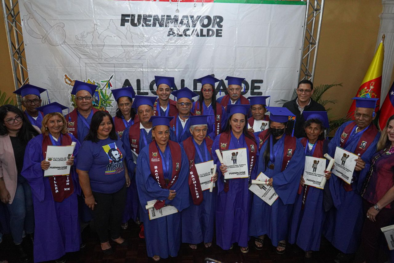 Misión Ribas otorga títulos de bachiller a empleados de la Alcaldía de ...
