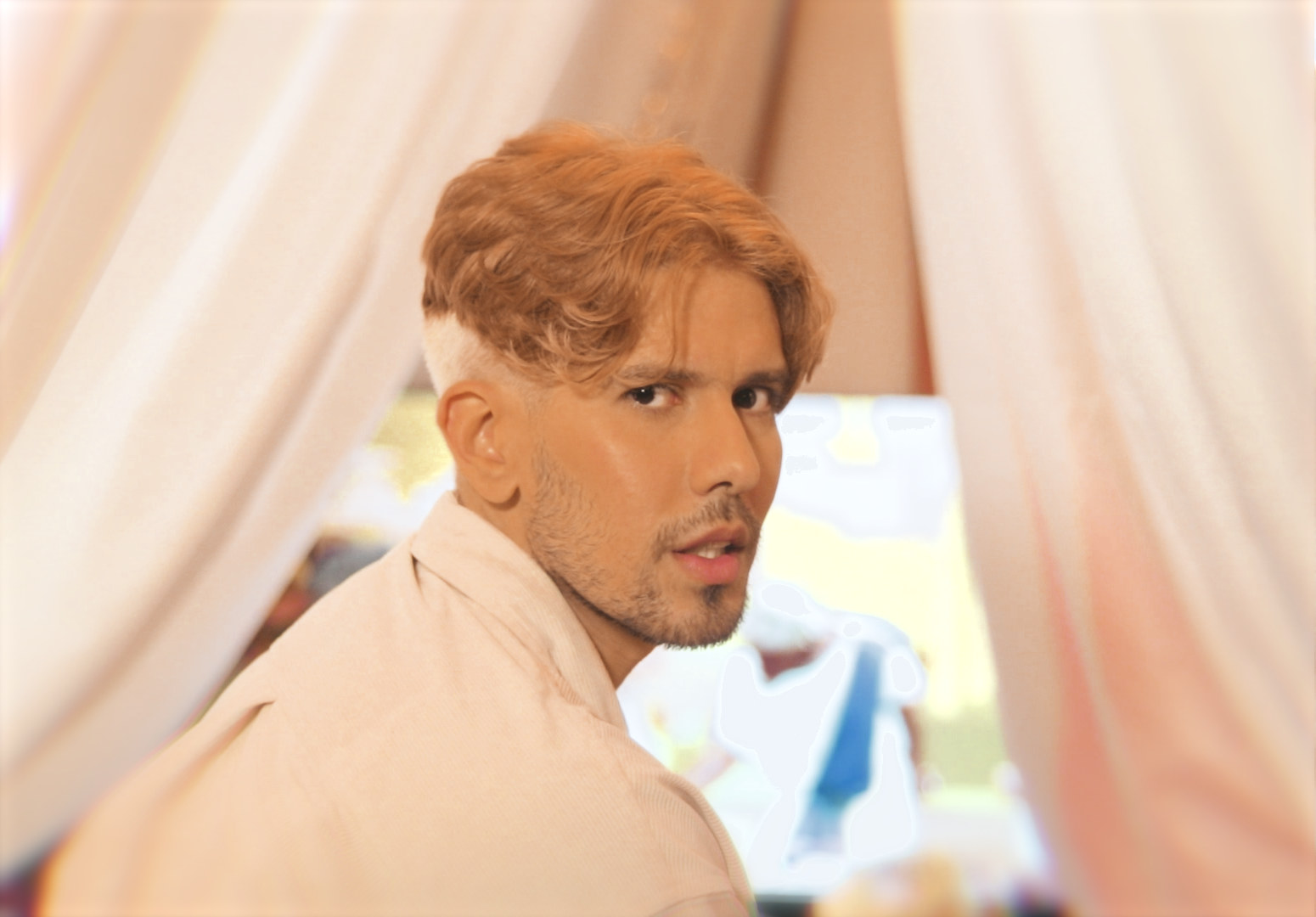 MIGE estrenó su single “PELIS” inspirado en la adolescencia