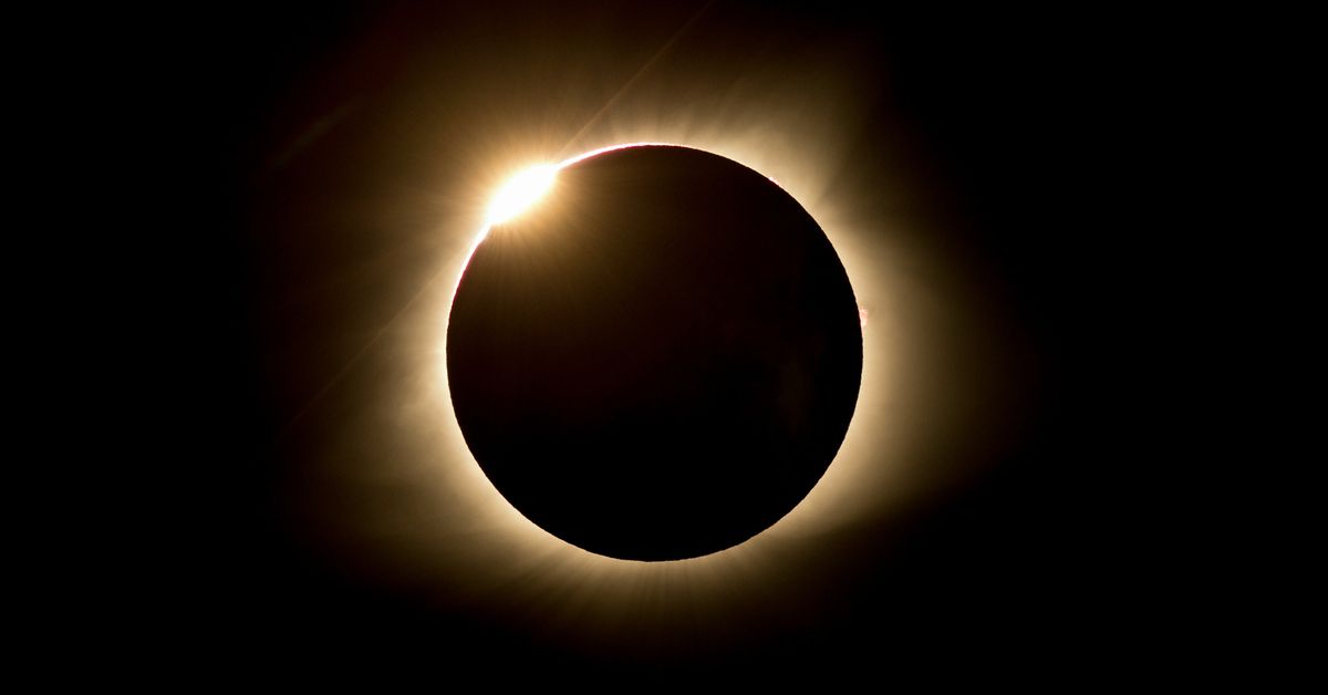 Experto sobre el eclipse: "Todos los años tienen lugar de 2 a 3 ...
