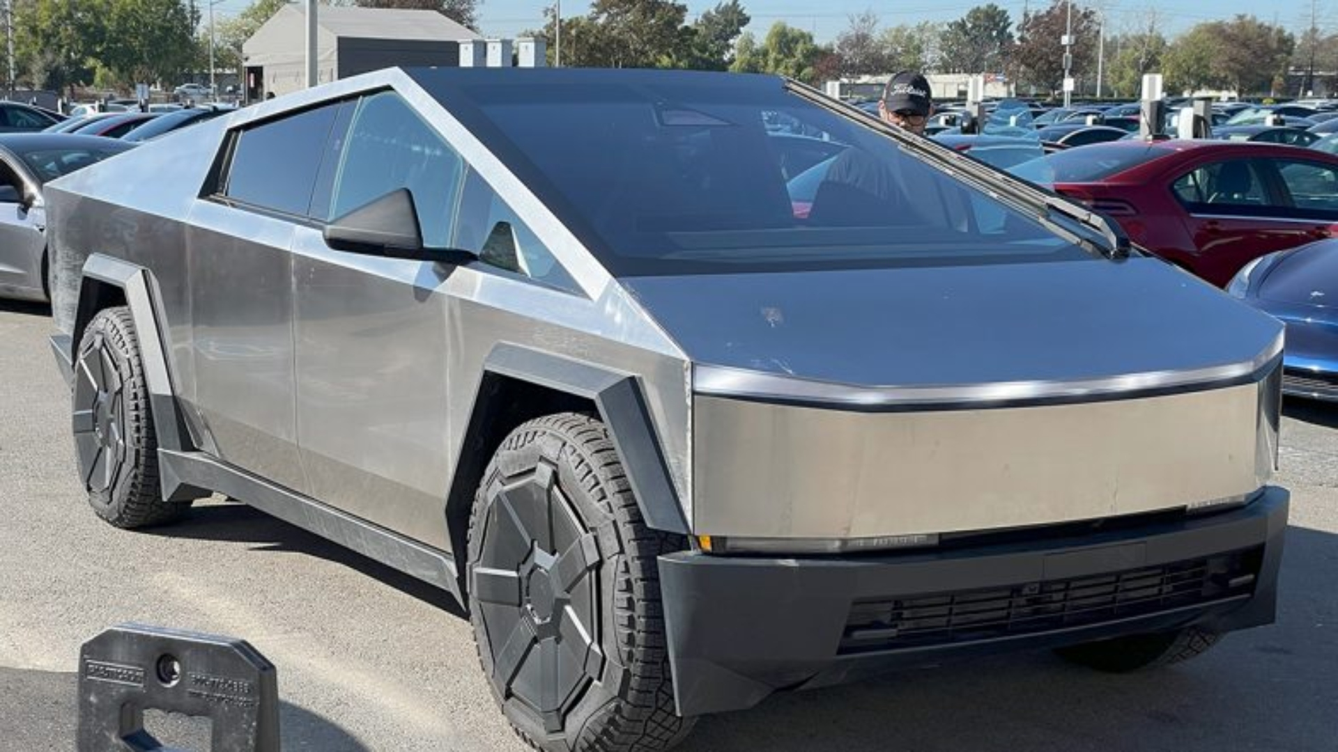 Una Tesla Cybertruck paseó este #10Oct por Las Mercedes (+Video)