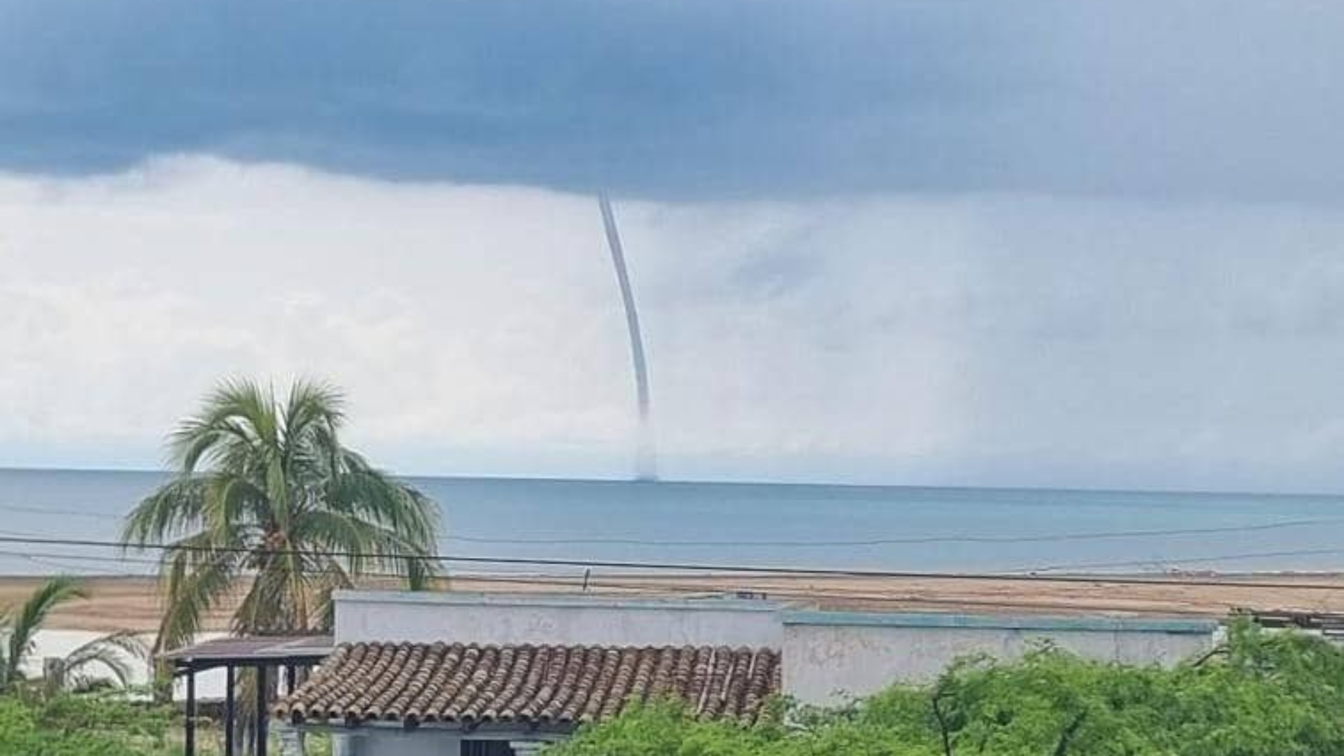 Lluvias en Falcón generan trombas marinas en Adícora (+Videos)
